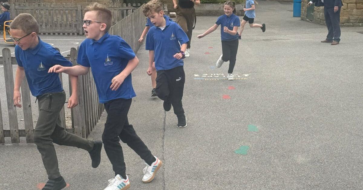 Stephanie Joins the Daily Mile at Elsecar School - Stephanie Peacock ...